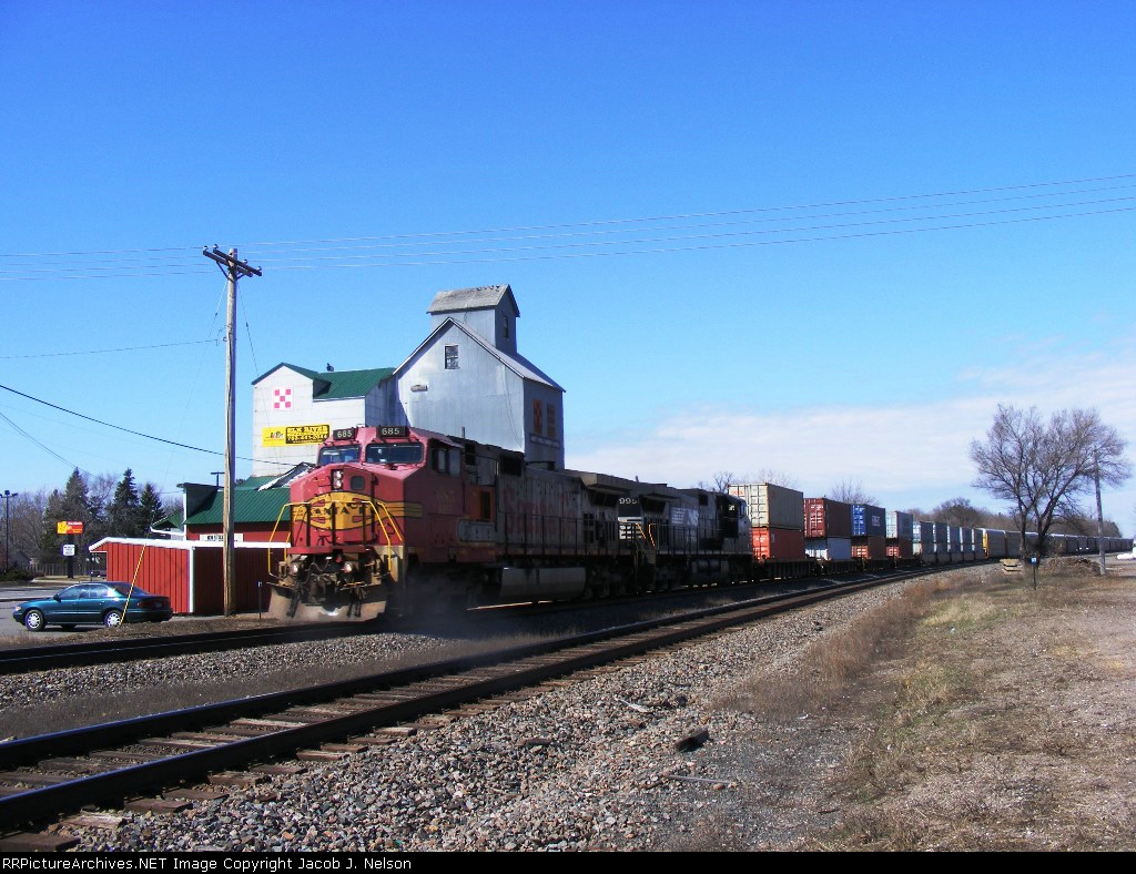 BNSF 685